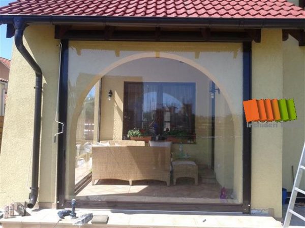 Terase inchise cu usi glisante din sticla si plastic - Pret bun ...