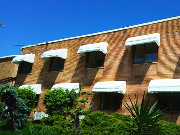 Marchiza balcon - Electrica - Retractabila - Policarbonat - Terasa ...